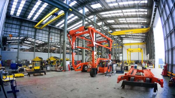 Take an in-depth look into the Combilift Straddle Carrier - Project Dry ...